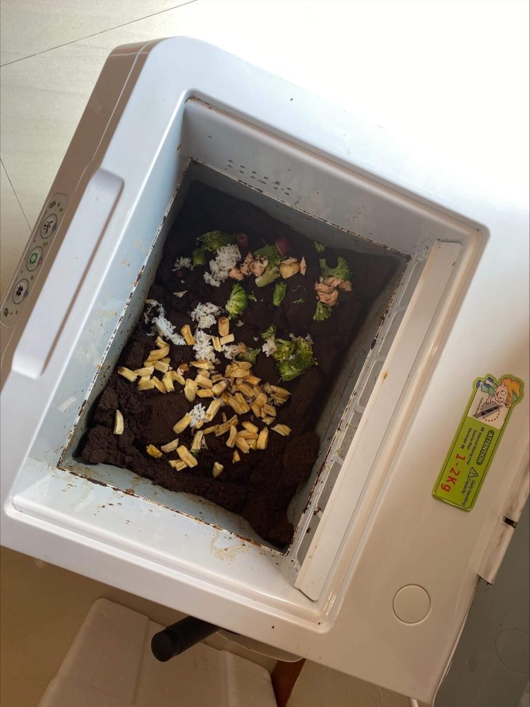 What Can You Put Inside an Electric Food Waste Composter?