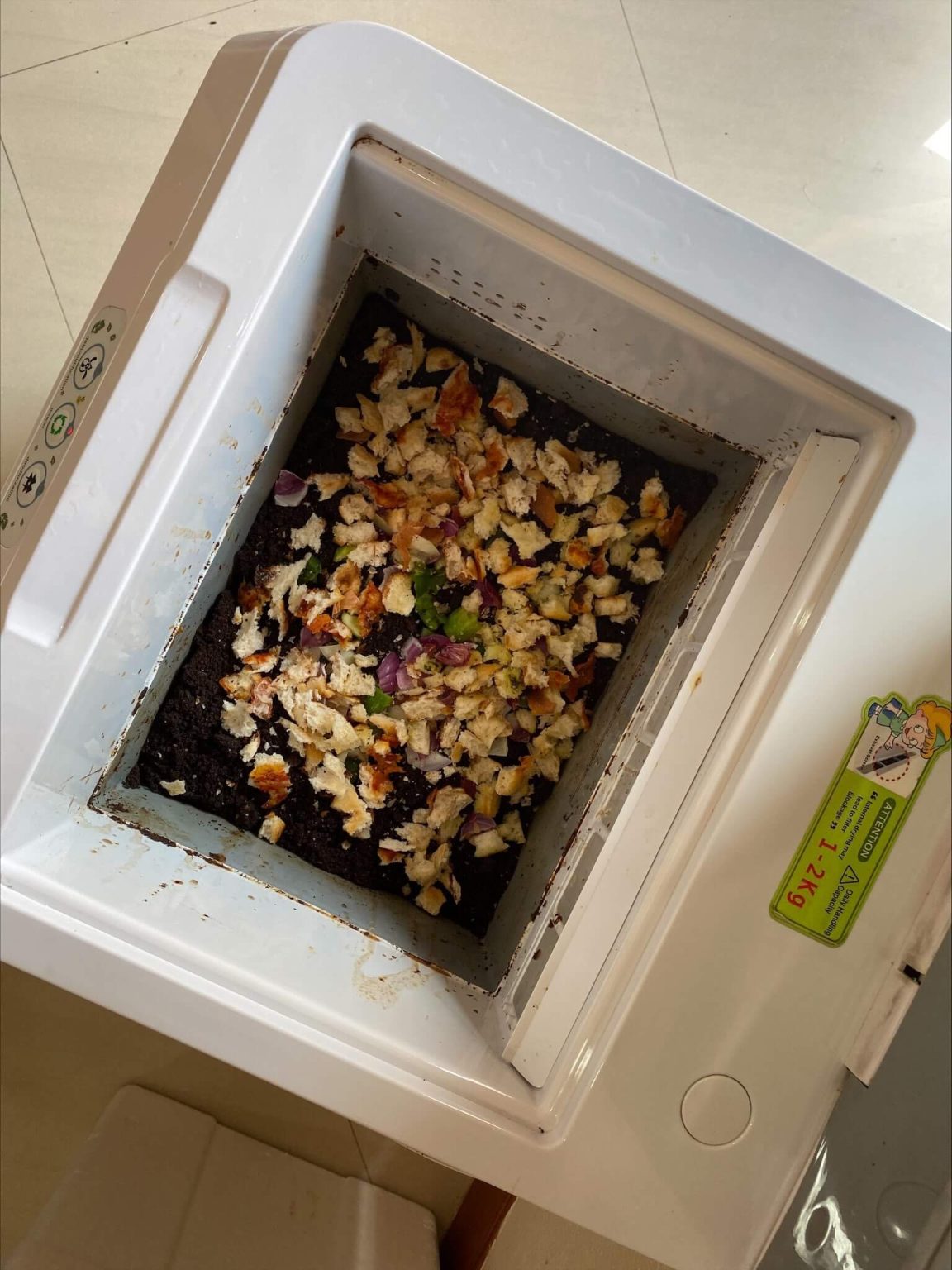 What Can You Put Inside an Electric Food Waste Composter?